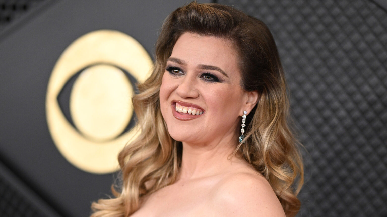 La transformación del rostro de Kelly Clarkson desde sus días en ...